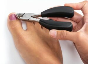 Best 5 Toenail Clippers for Thick Nails and Seniors [2023]